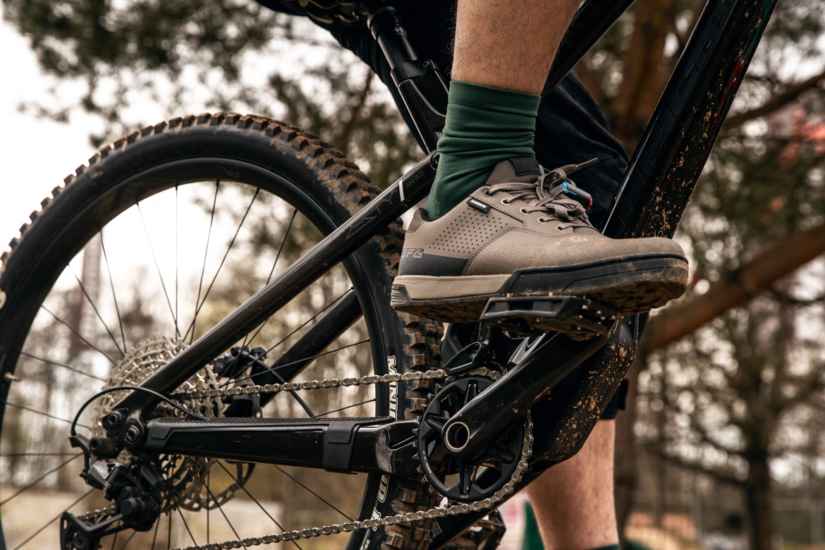 禧玛诺推出全新系列 Gravity Flat 平板脚踏骑行鞋 - 美骑网|Biketo.com