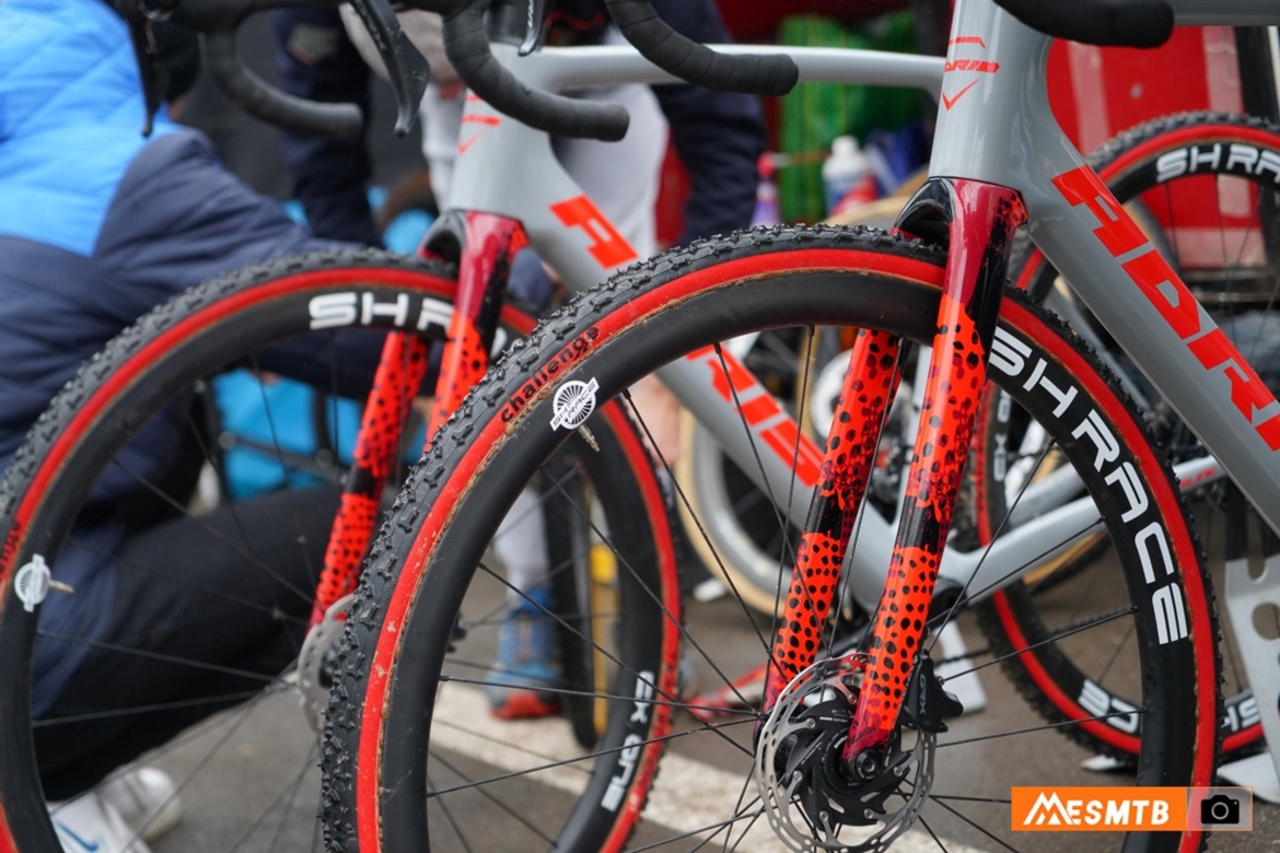 器材盛宴 CX公路越野赛场上的泥巴战车 - 美骑网|Biketo.com